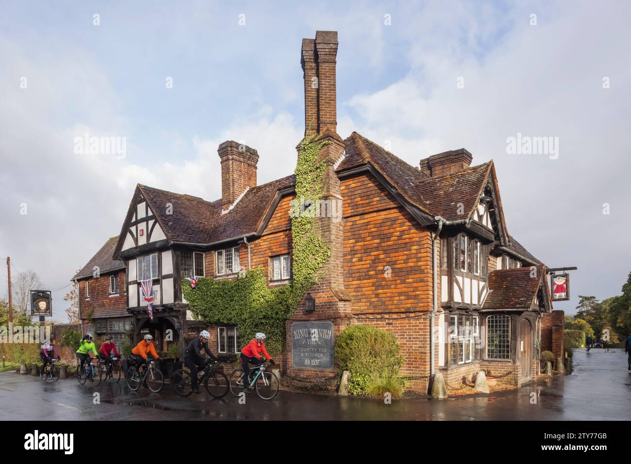 England, Kent, Edenbridge, Hever, King Henry VIII Pub Stock Photo - Alamy