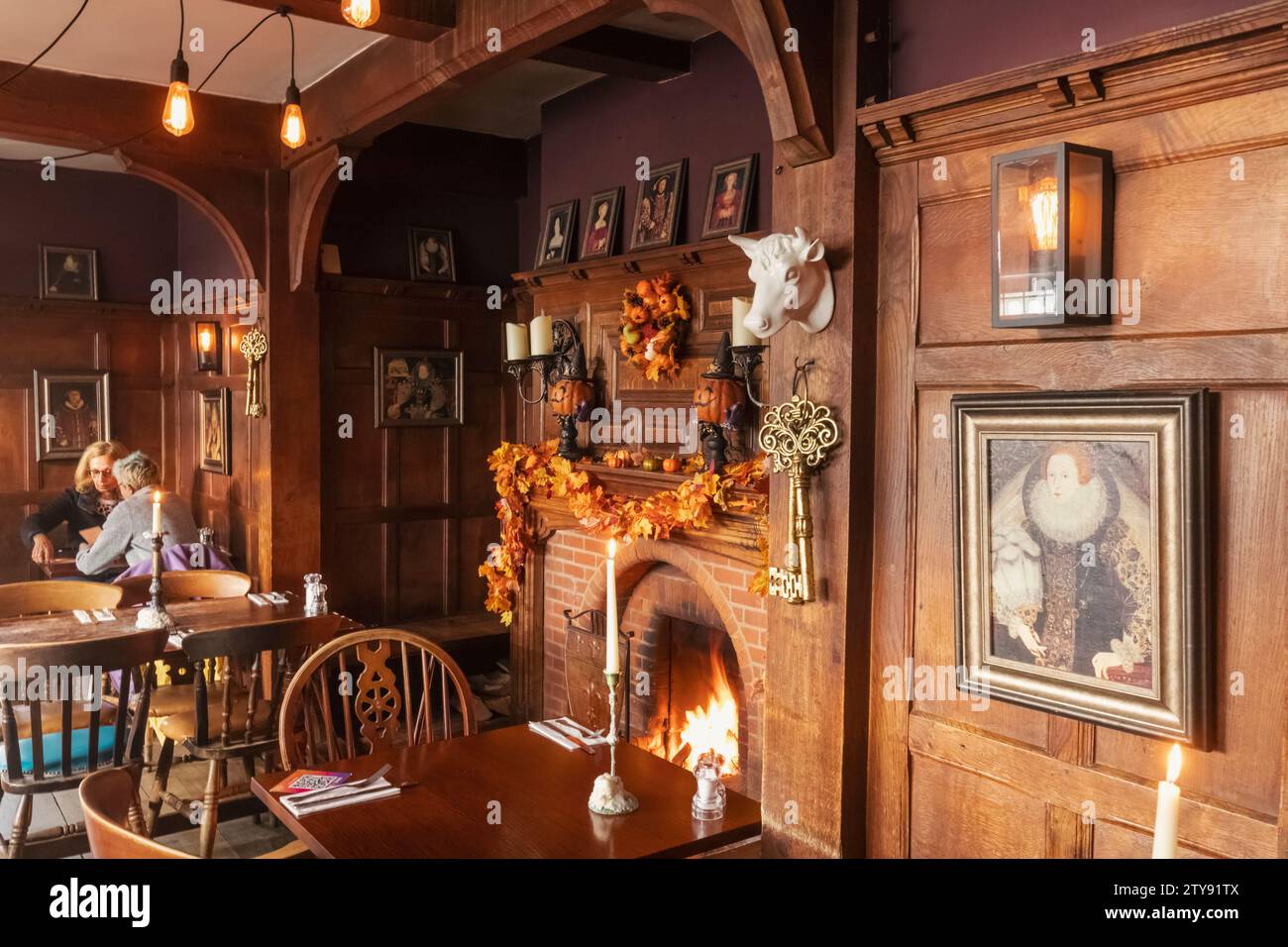 England, Kent, Edenbridge, Hever, King Henry VIII Pub, Interior View ...
