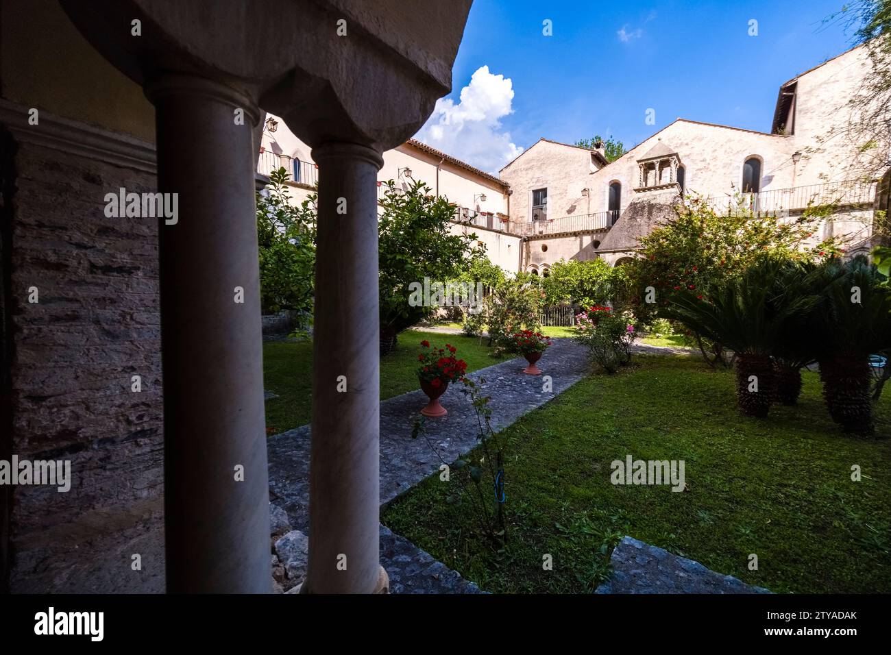 Chiesa abbaziale di fossanova hi-res stock photography and images - Alamy