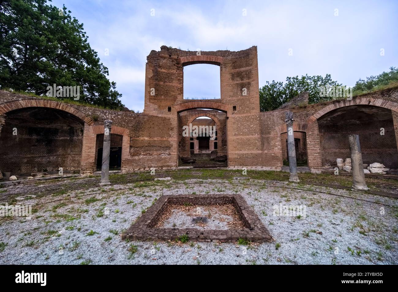 Edificio con tre esedre in Hadrian's Villa, Villa Adriana, remains of a ...