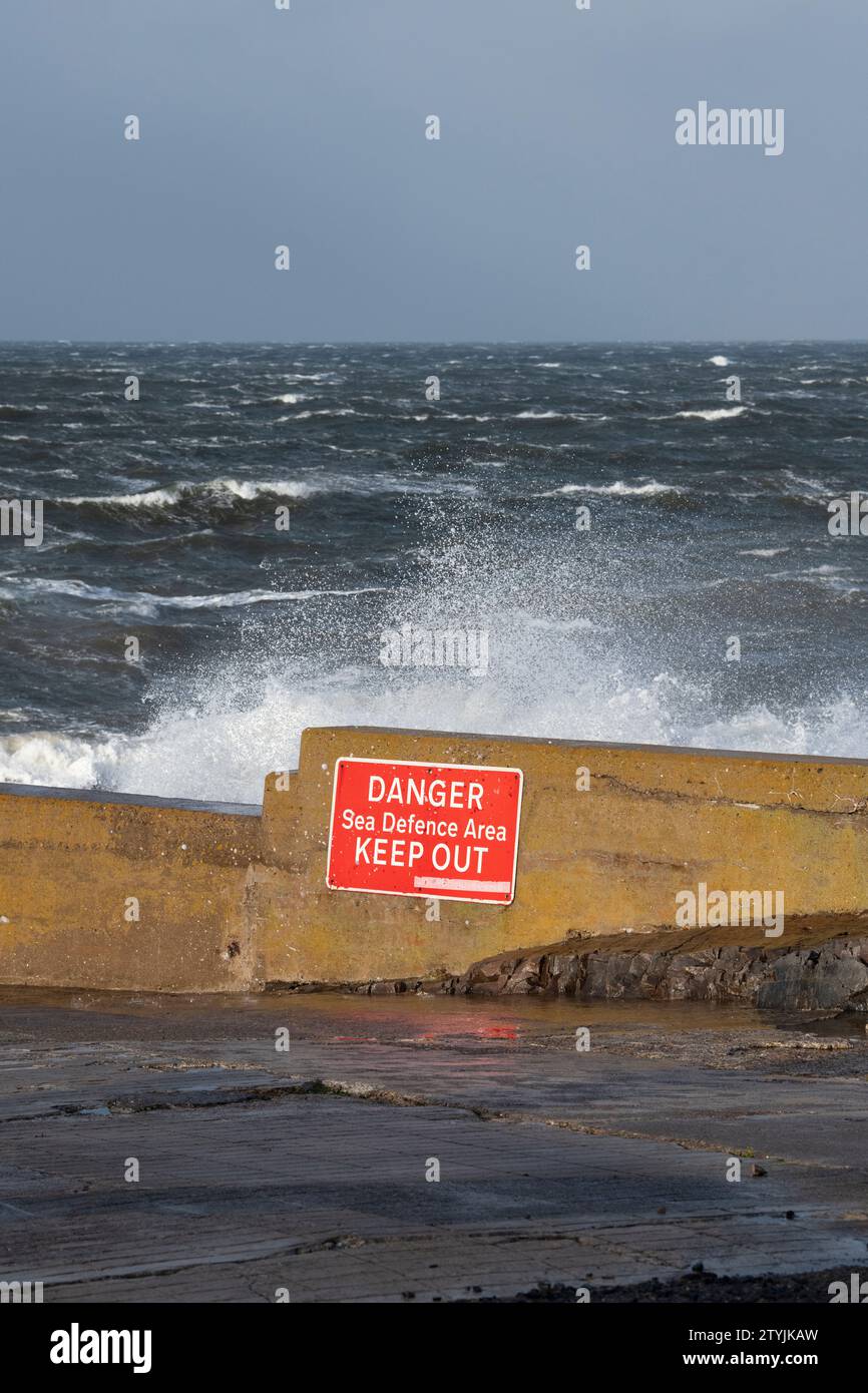 Sea line sign hi-res stock photography and images - Alamy