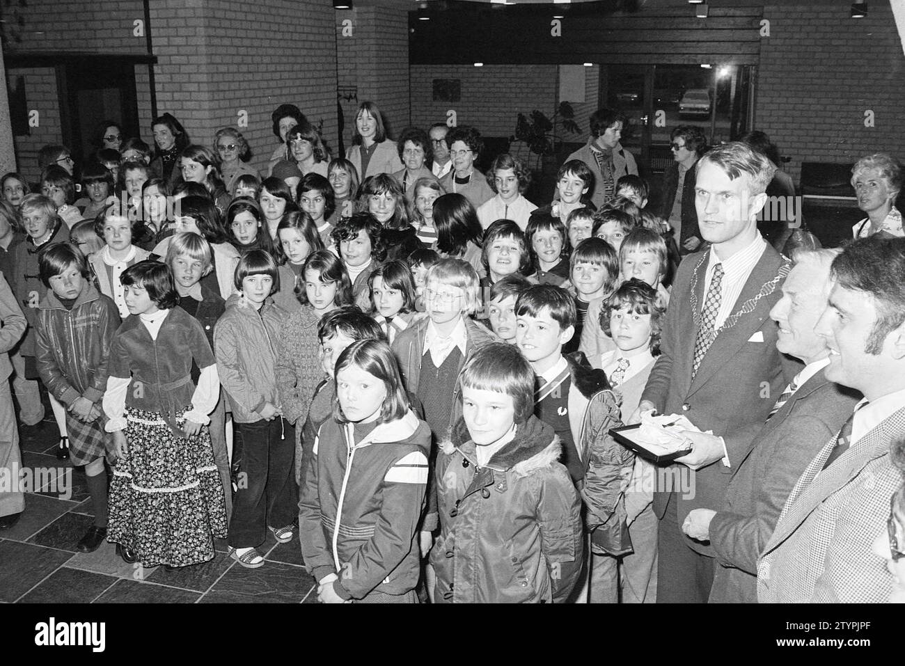 Mayor Bennebroek receives English children., Mayors, Receptions, 20-04 ...
