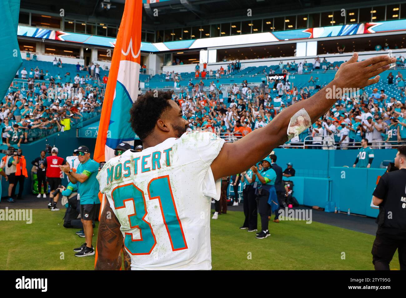 A crowd of 31 hi-res stock photography and images - Alamy