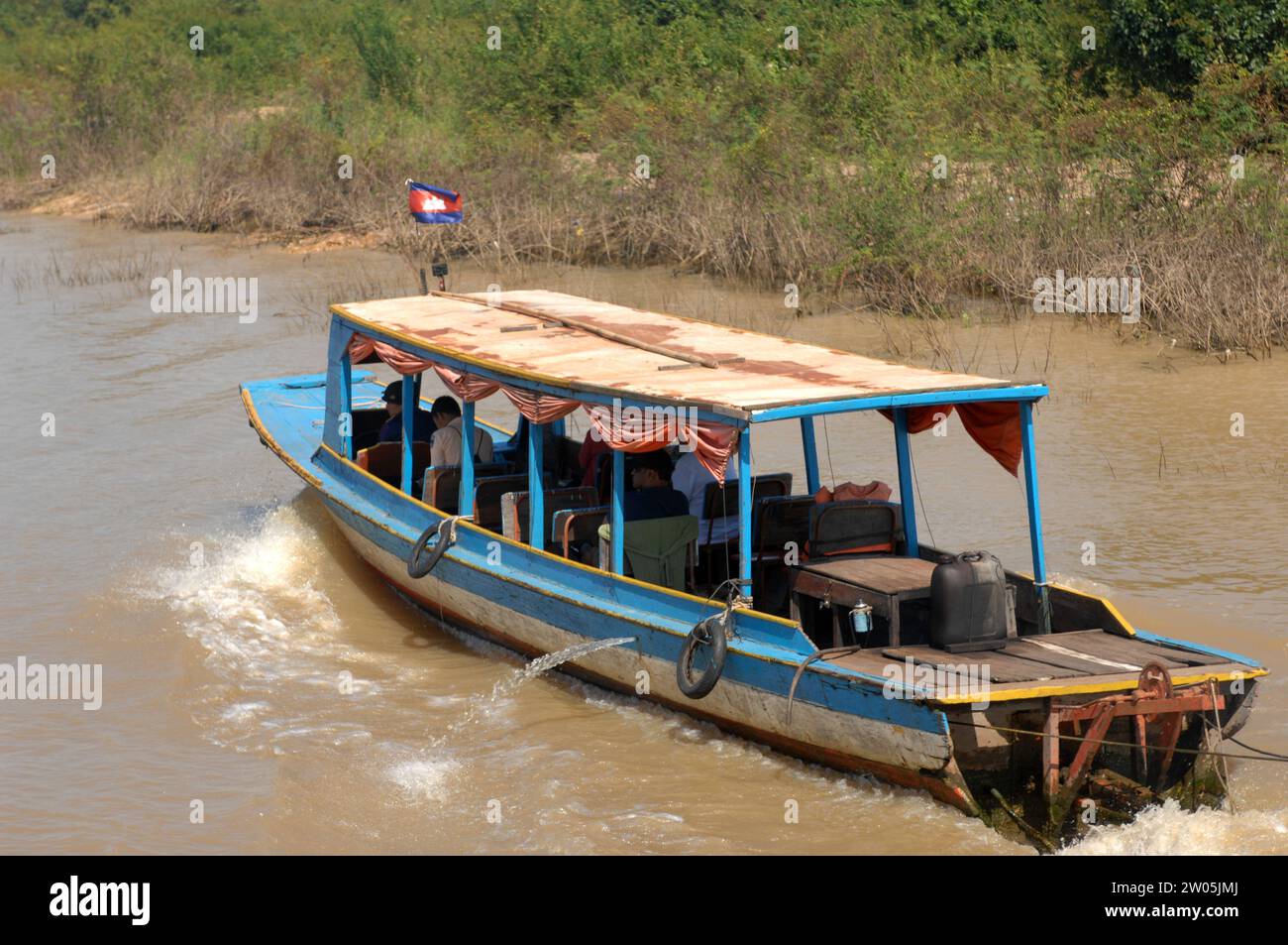 Boats moving along the waterways, Floating village Kampong Phluk in ...