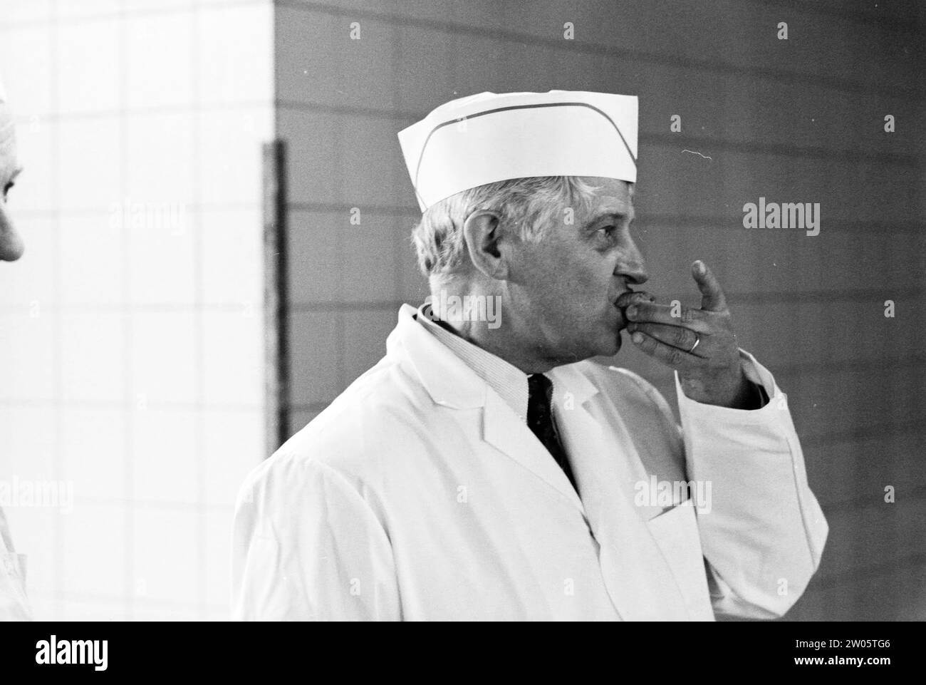 Minister Bukman at Hoevesvis, IJmuiden, IJmuiden, The Netherlands, 19 ...