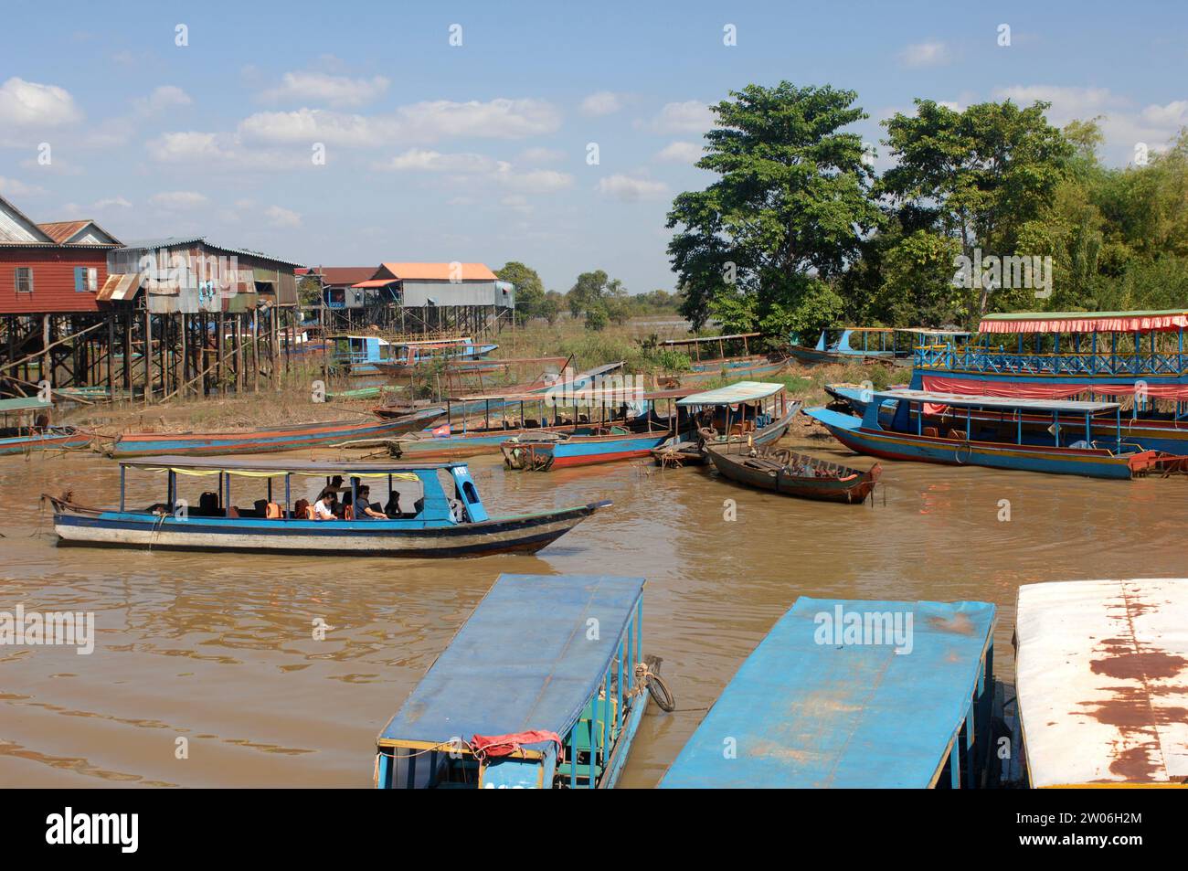Boats moving along the waterways, Floating village Kampong Phluk in ...
