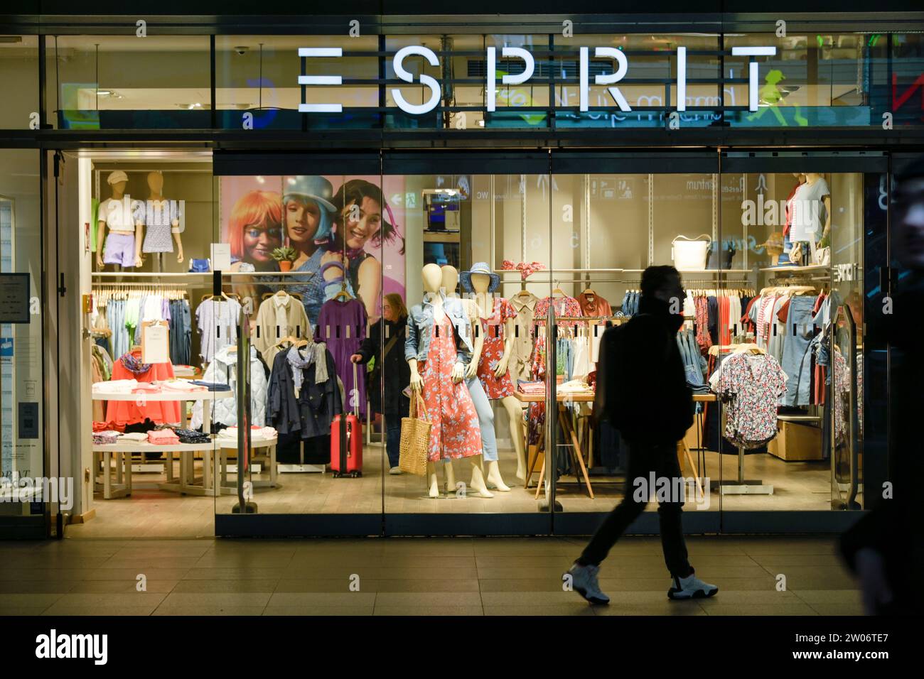 Esprit Filiale, Mitte, Berlin, Deutschland Stock Photo - Alamy