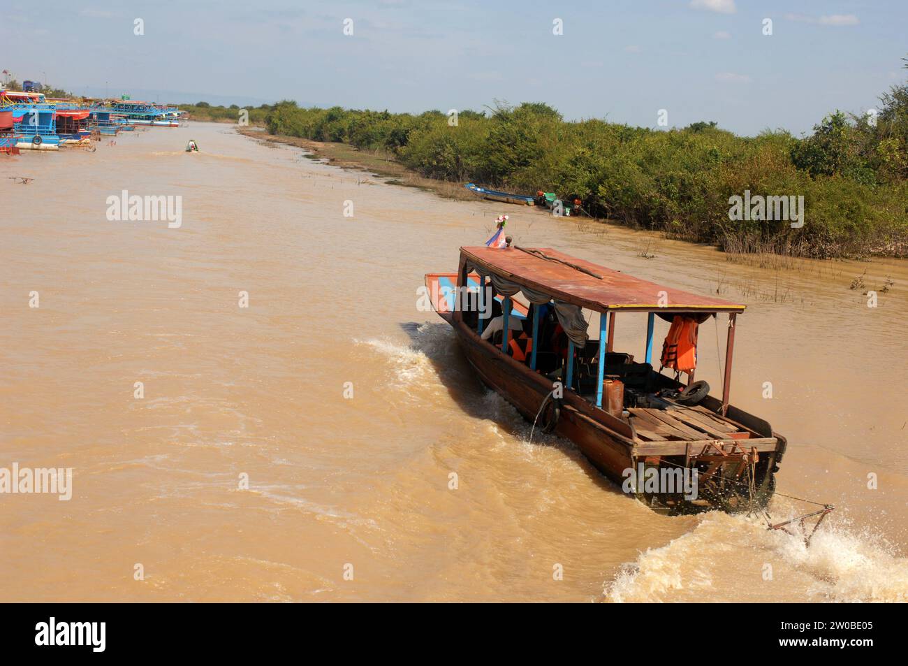 Boats moving along the waterways, Floating village Kampong Phluk in ...