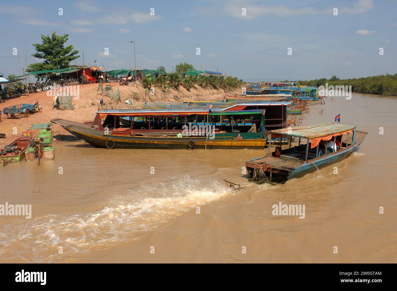 Boats moving along the waterways, Floating village Kampong Phluk in ...