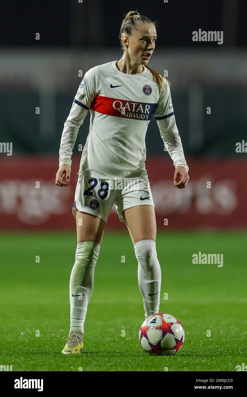 Jade Le Guilly of Paris Saint-Germain controls the ball during UEFA ...