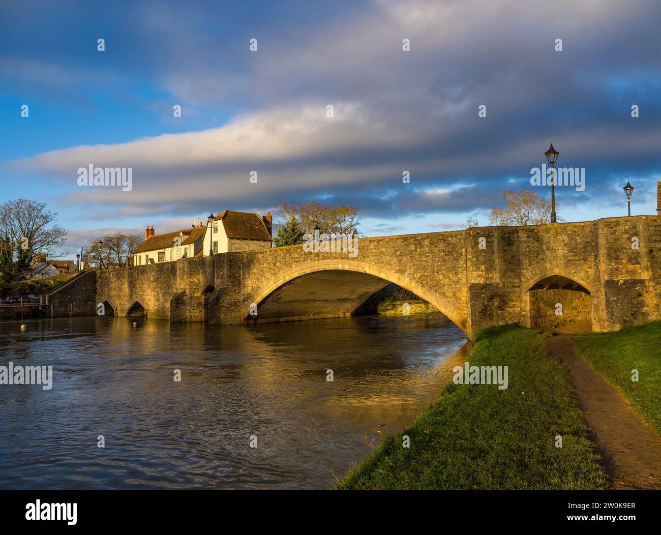 Sunset at Ancient Medieval Bridge, River Thames, Abingdon-on-Thames ...