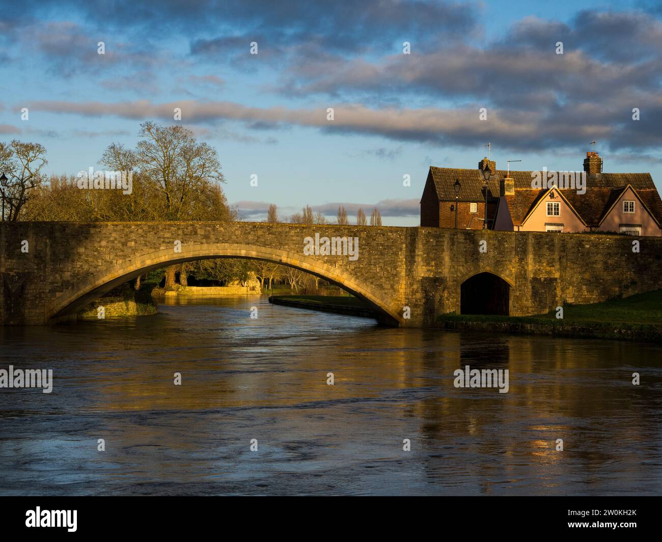 Sunset at Ancient Medieval Bridge, River Thames, Abingdon-on-Thames ...