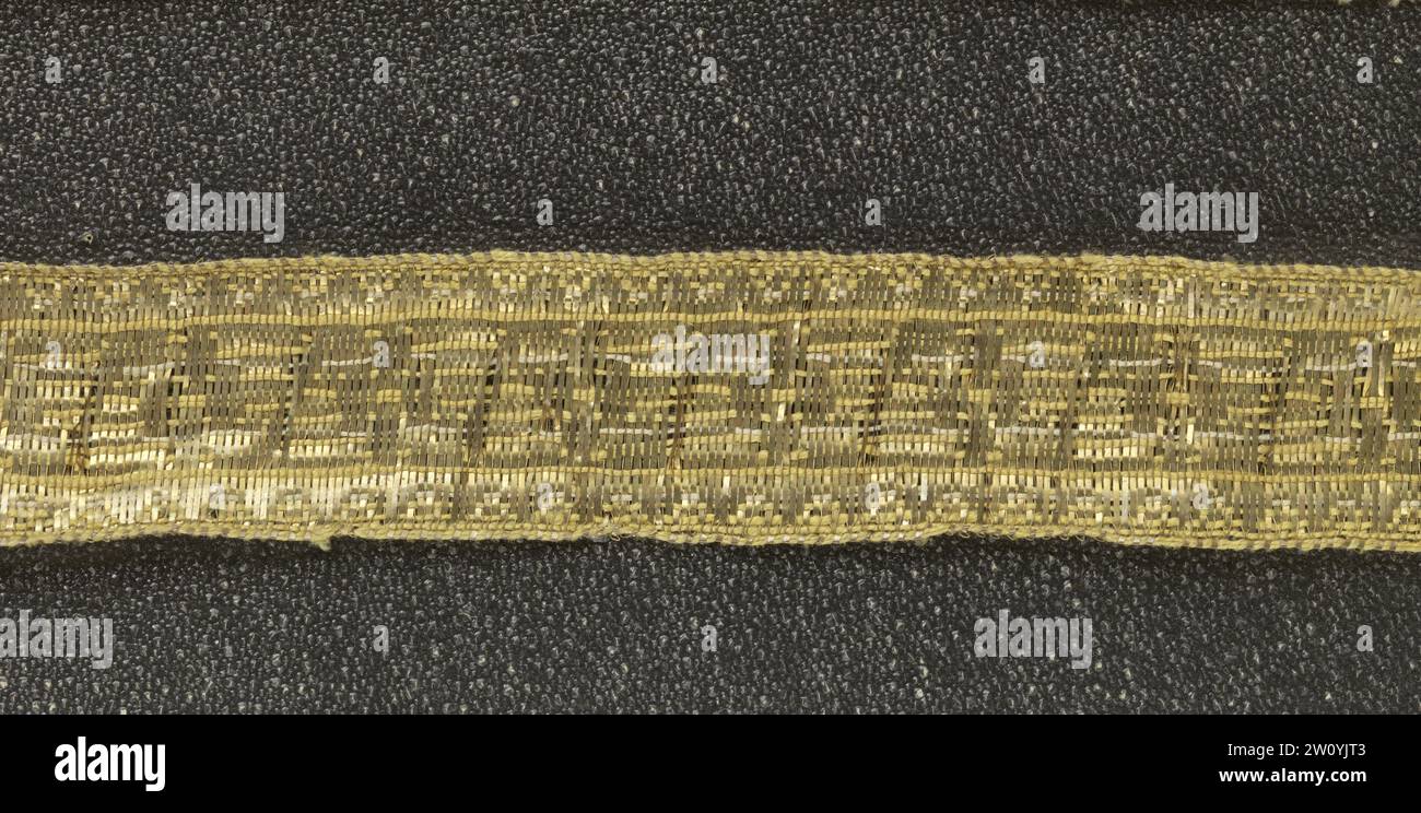 Strip Passement with gold thread, 1800 - 1900 Strip passement of gold ...