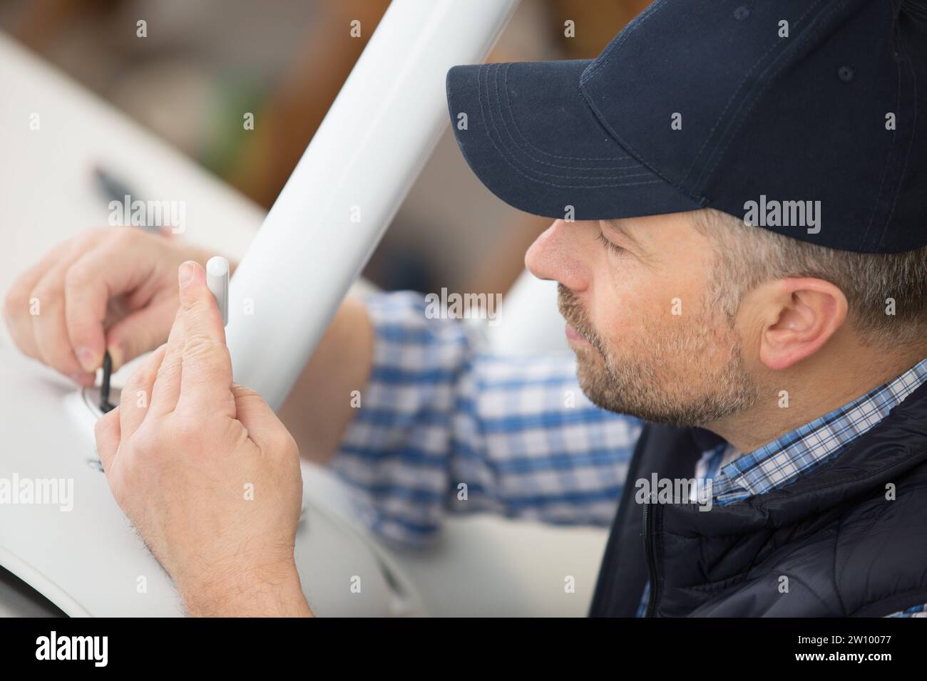 Fixing metal chair hi-res stock photography and images - Alamy