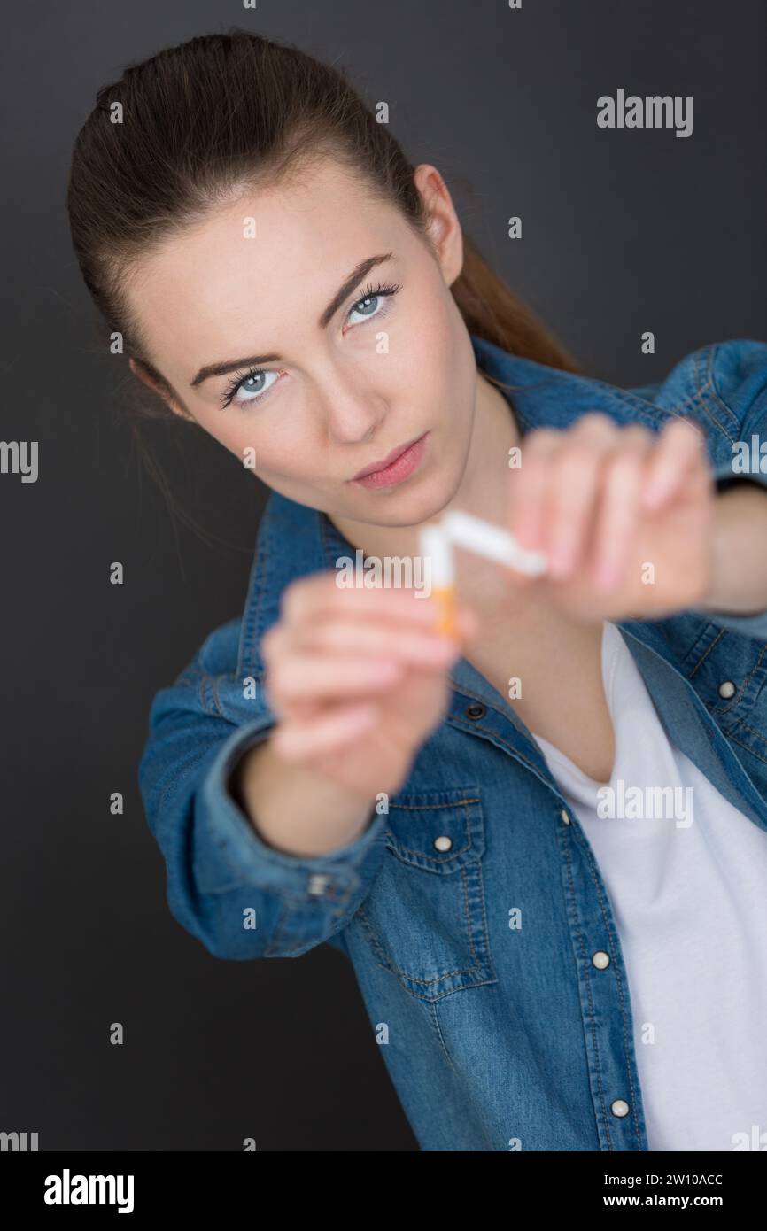 a woman breaks the cigarettes Stock Photo - Alamy