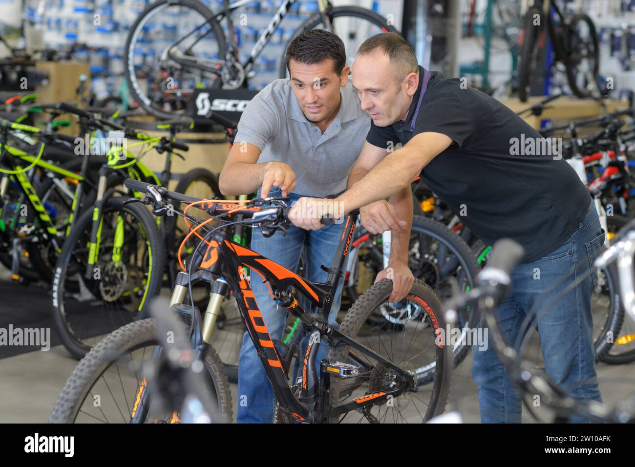 men in the bicycle store Stock Photo - Alamy