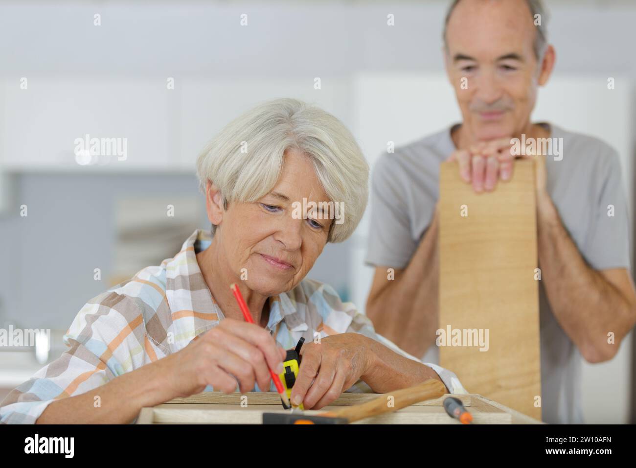 couple in new home putting together self assembly furniture Stock Photo ...