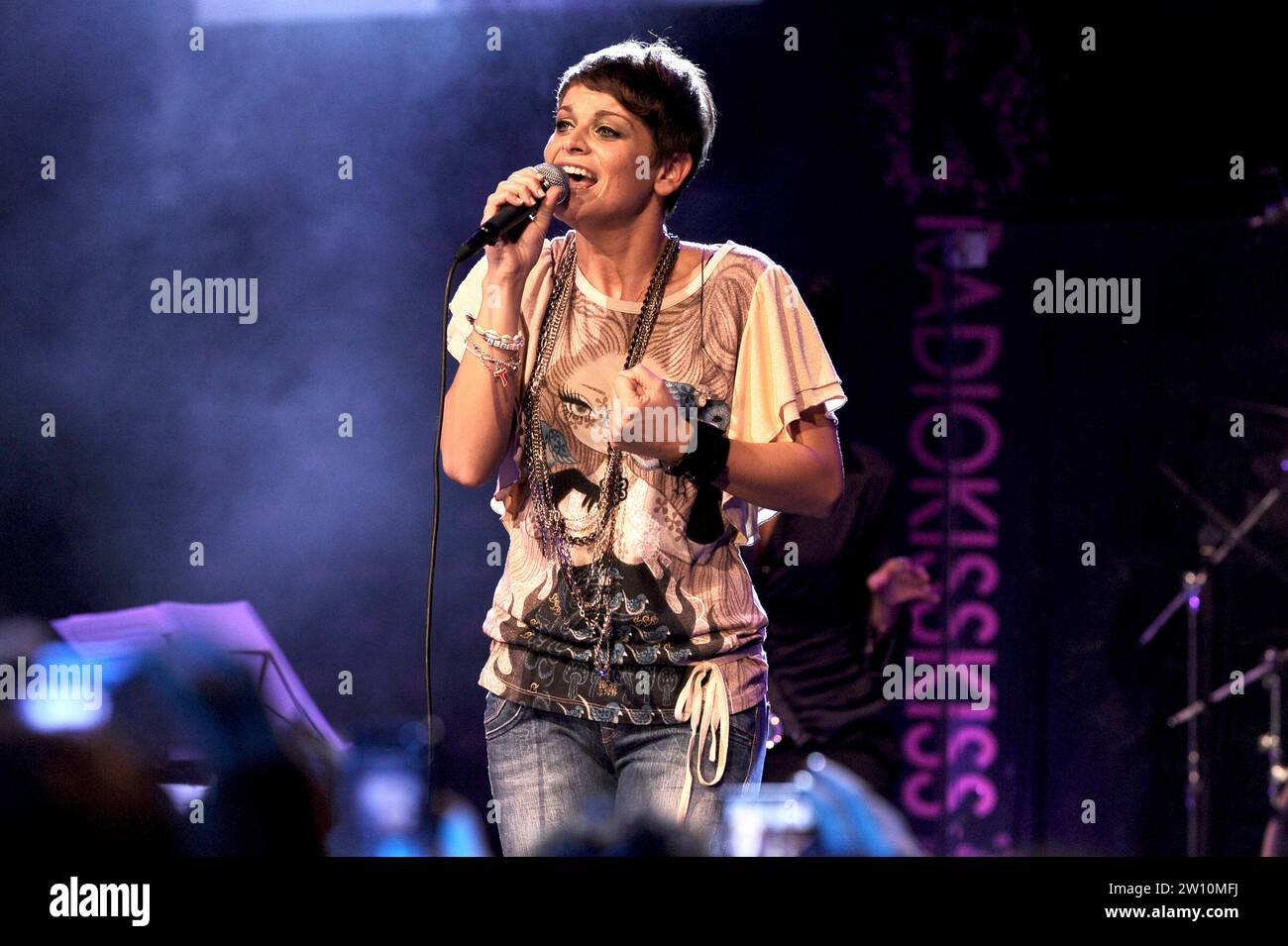 Alessandra amoroso fotografie 2009 hi-res stock photography and images ...