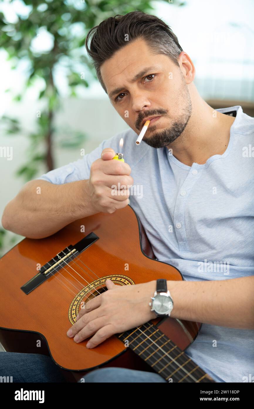 Smoking guitar hi-res stock photography and images - Alamy