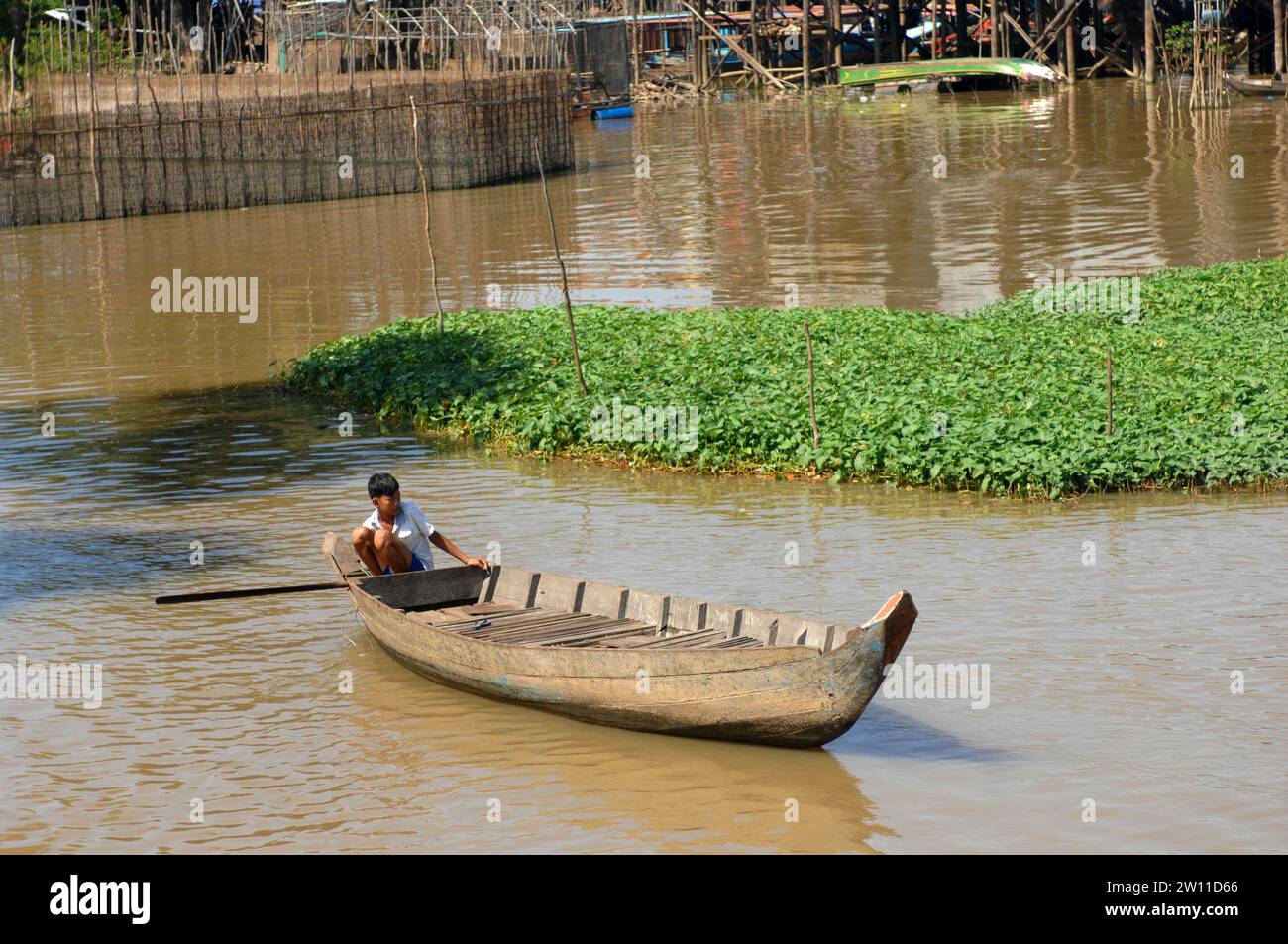 Boats moving along the waterways, Floating village Kampong Phluk in ...