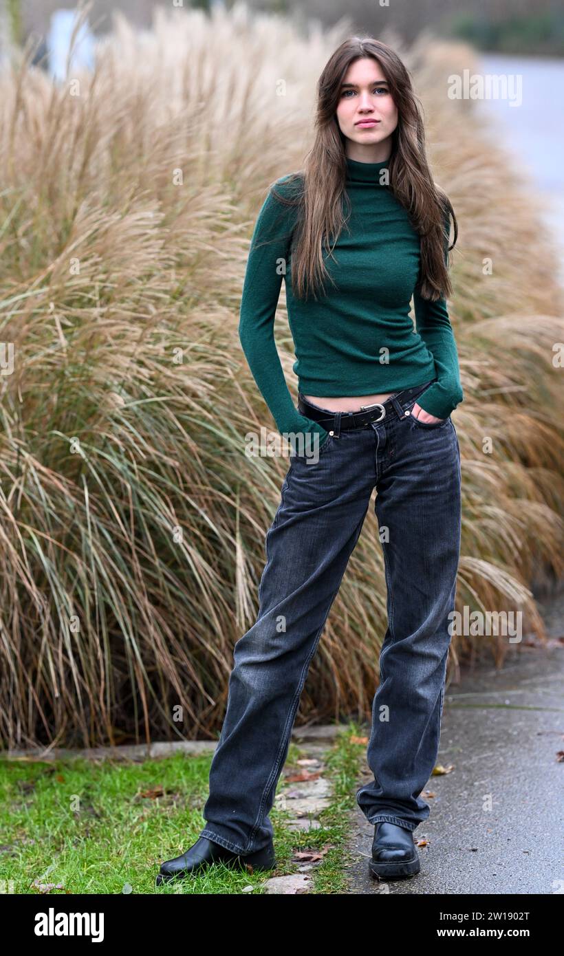 Berlin, Germany. 14th Dec, 2023. Actress Anna-Lena Schwing on a walk in ...