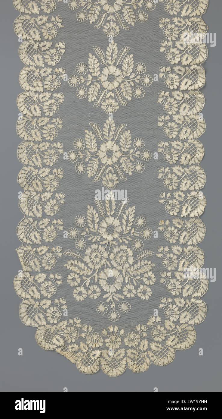 Stola van Kloskant with symmetrical flower motifs and scrap edge ...