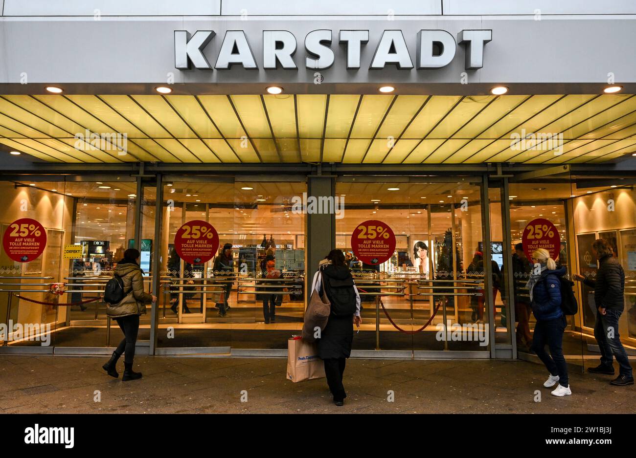 Berlin, Germany. 20th Dec, 2023. The Karstadt department store in ...