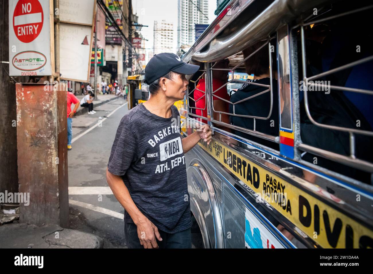 Side of jeepney with people hi-res stock photography and images - Alamy