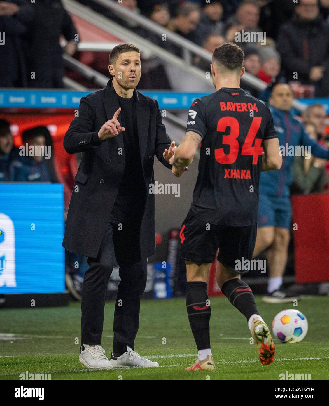 Leverkusen, Germany. 20th Dec 2023. Trainer Xabi Alonso (Leverkusen ...