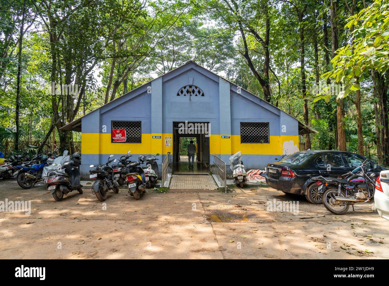 Train station environment hi-res stock photography and images - Alamy