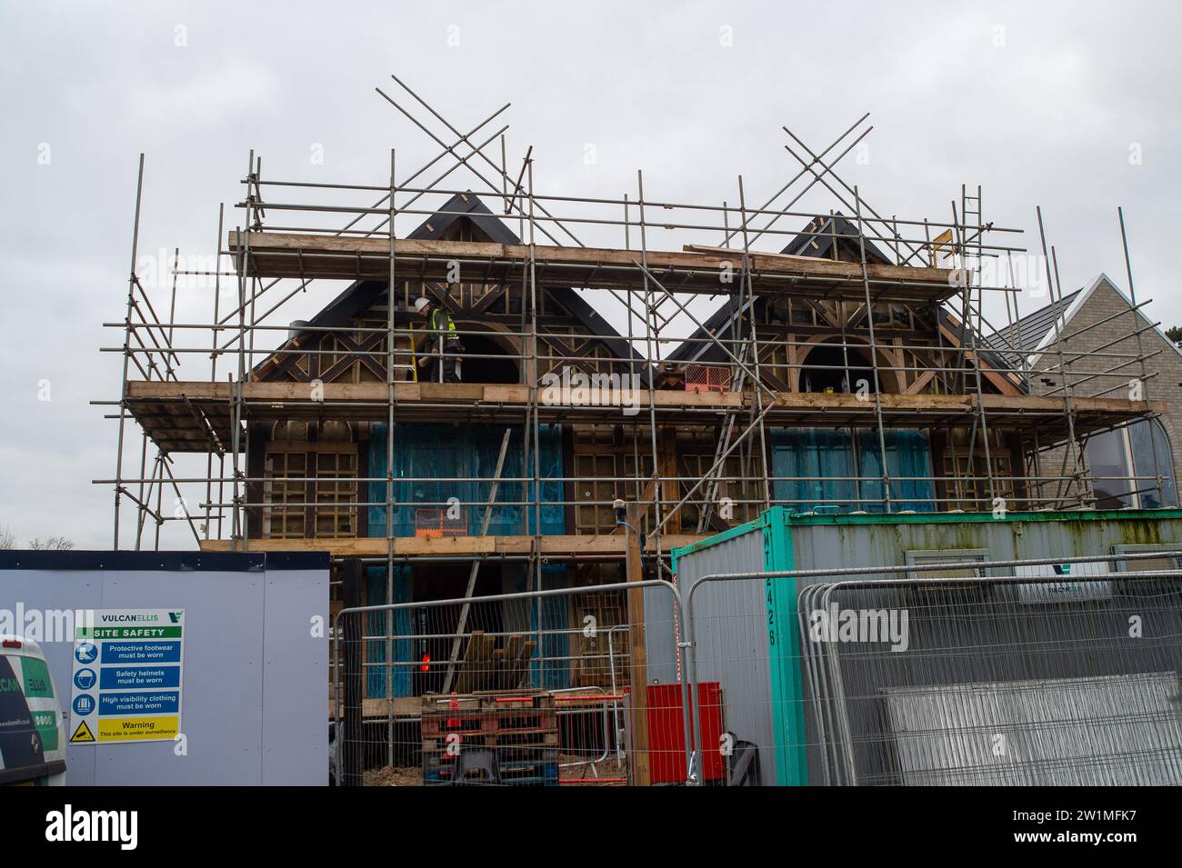 Taplow, UK. 15th December, 2023. Homes under construction next to the ...