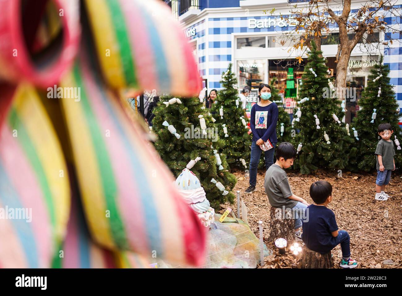 Bandung, West Java, Indonesia. 21st Dec, 2023. Visitors see Christmas ...