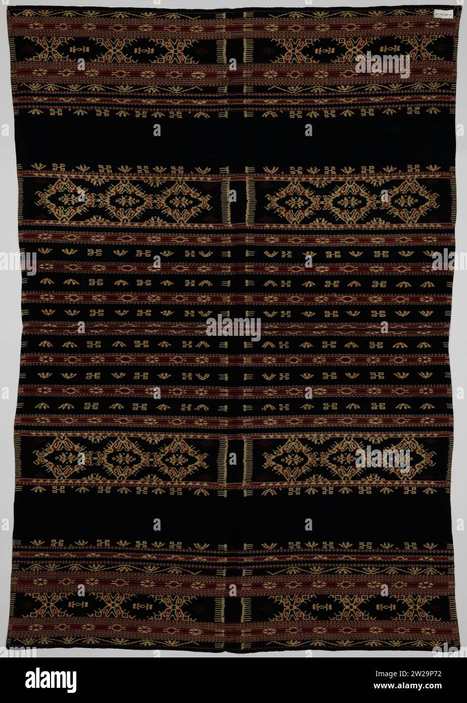 Kokerdoek, anonymous, 1900 - 1949 Tube cloth with dragon motifs. Save ...