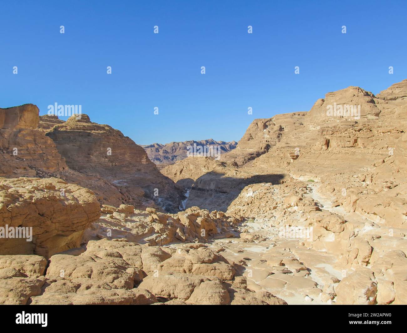 Berglandschaft im südlichen Sinai zwischen Ain Khudra und Nuwaiba ...