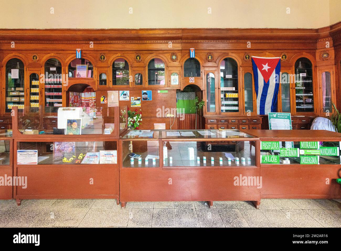 Farmacia cuba hi-res stock photography and images - Alamy