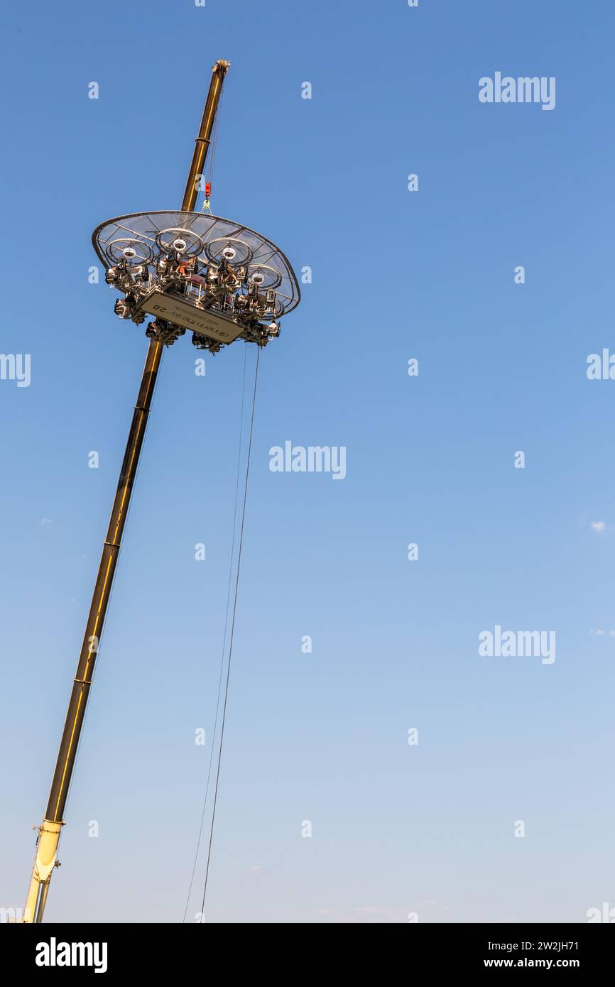 Dinner in the sky - Tourist attraction restaurant on air at Waterloo ...
