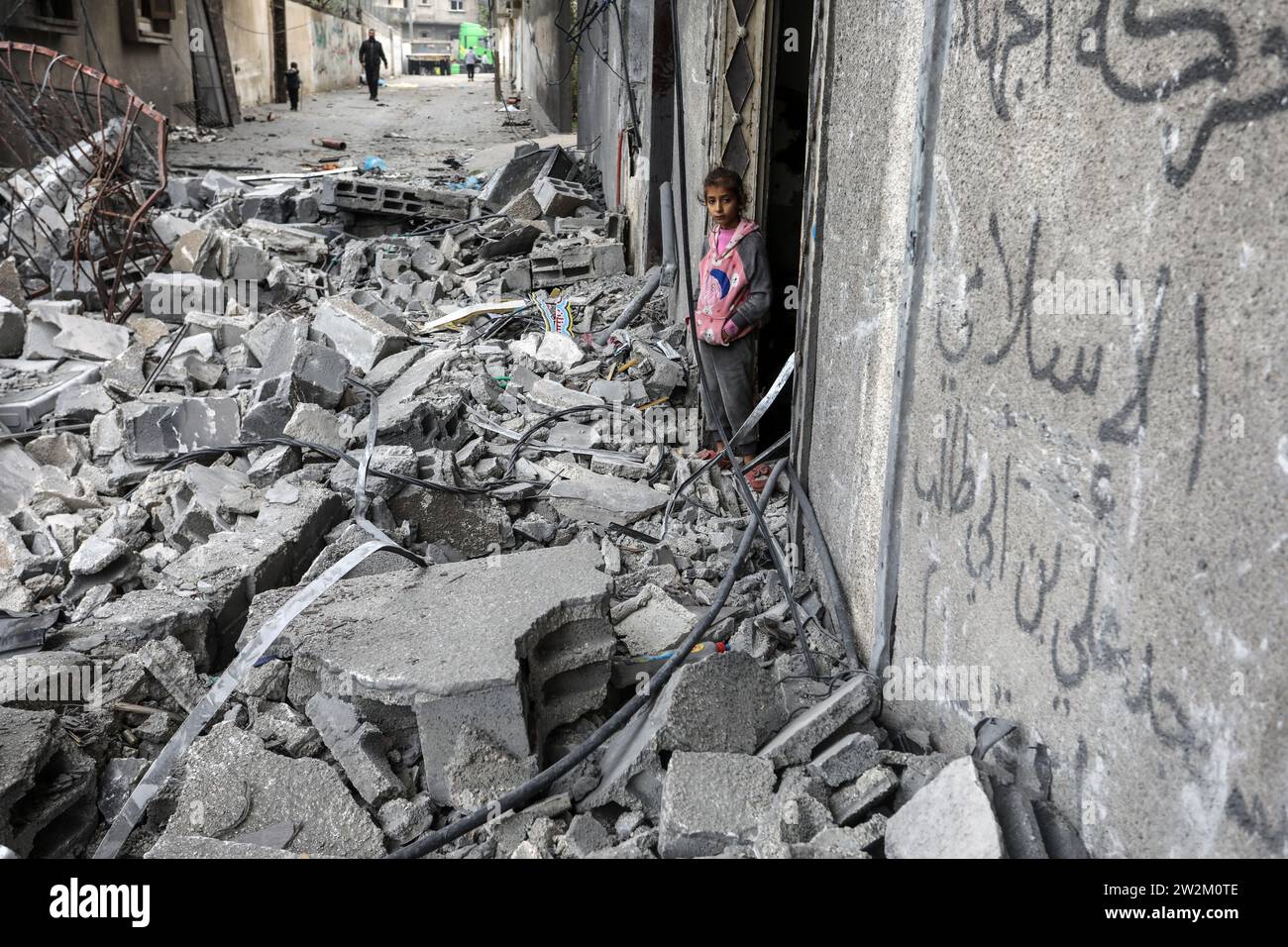Rafah, Palestinian Territories. 21st Dec, 2023. A Palestinian girl ...