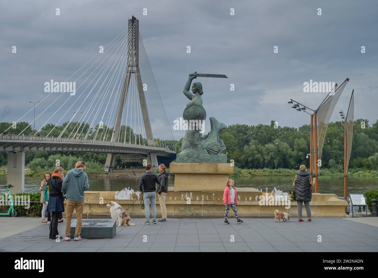 Promenade am Weichselufer, Statue der Warschauer Seejungfer ...