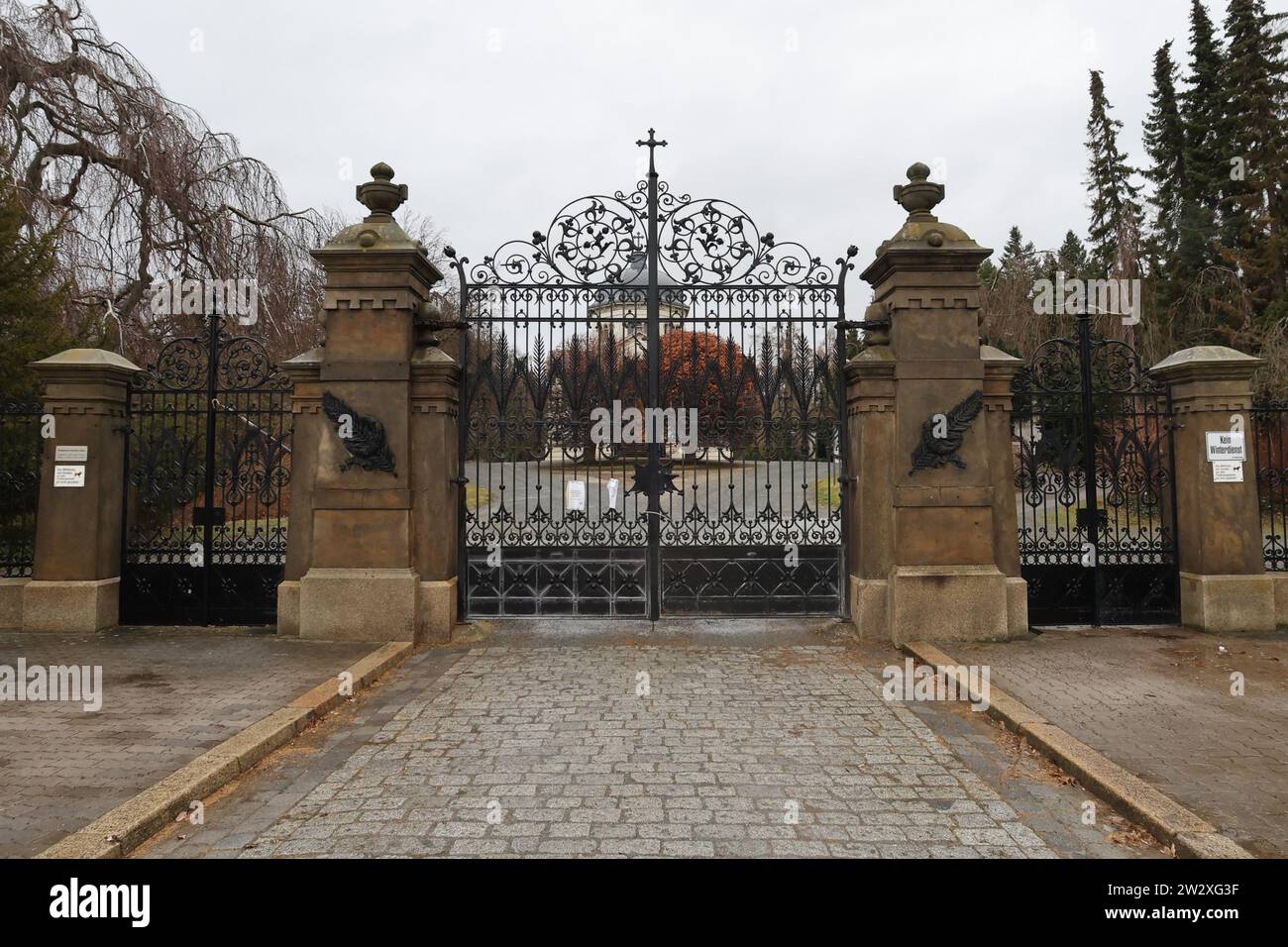 Gera, Germany. 21st Dec, 2023. A sign announcing the closure of the ...