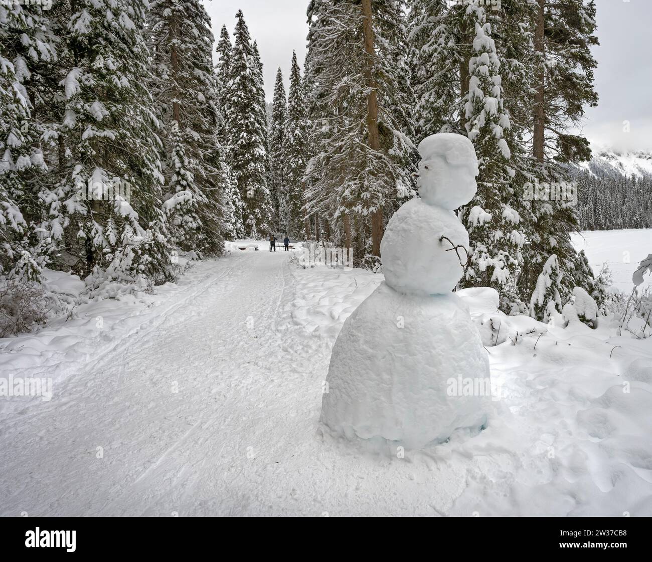 Snowman and cross-country skiers on the shore of Emerald Lake in Yoho ...