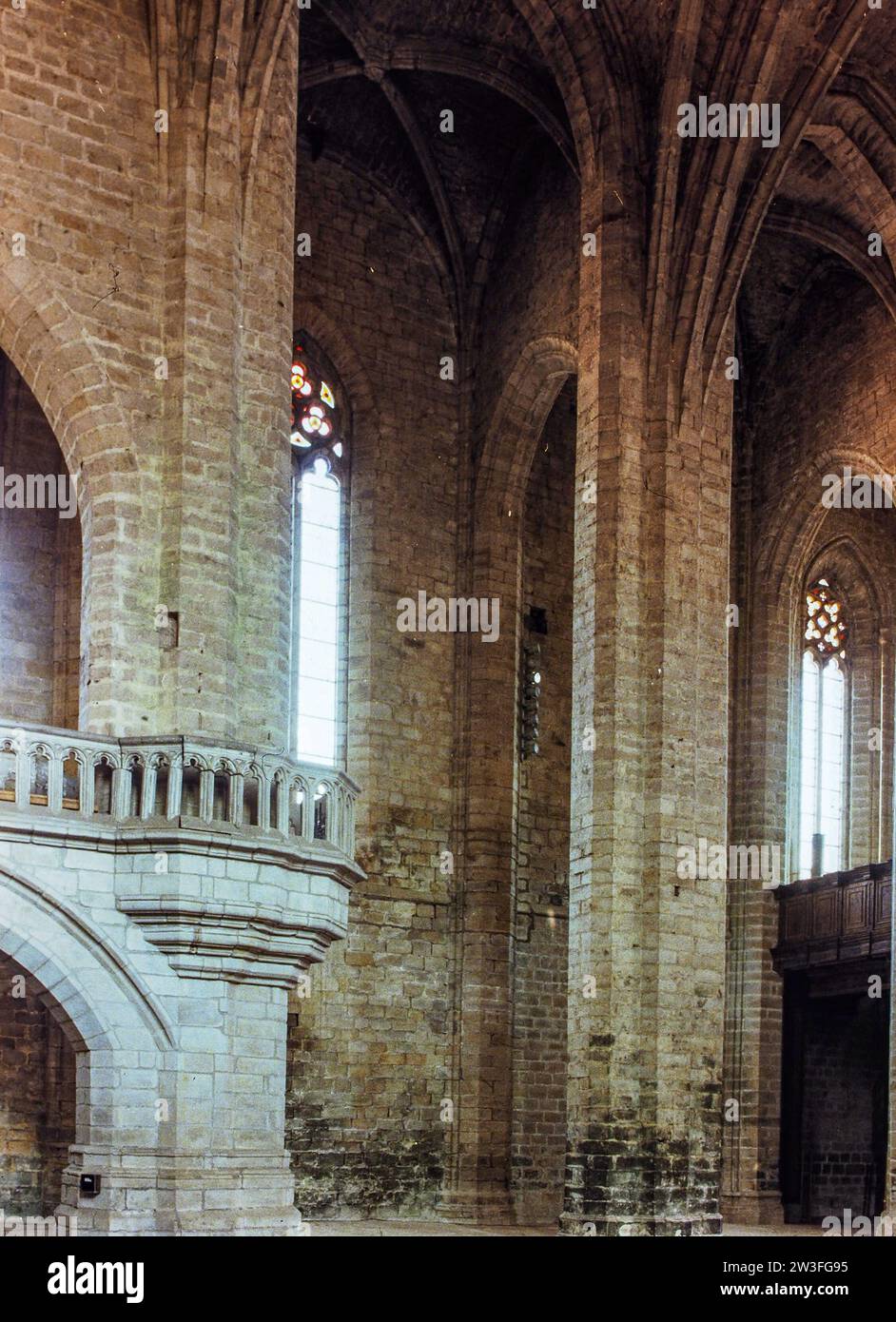 View of the northern aisie. Rood screen gallery, pilar of the aisie. La ...