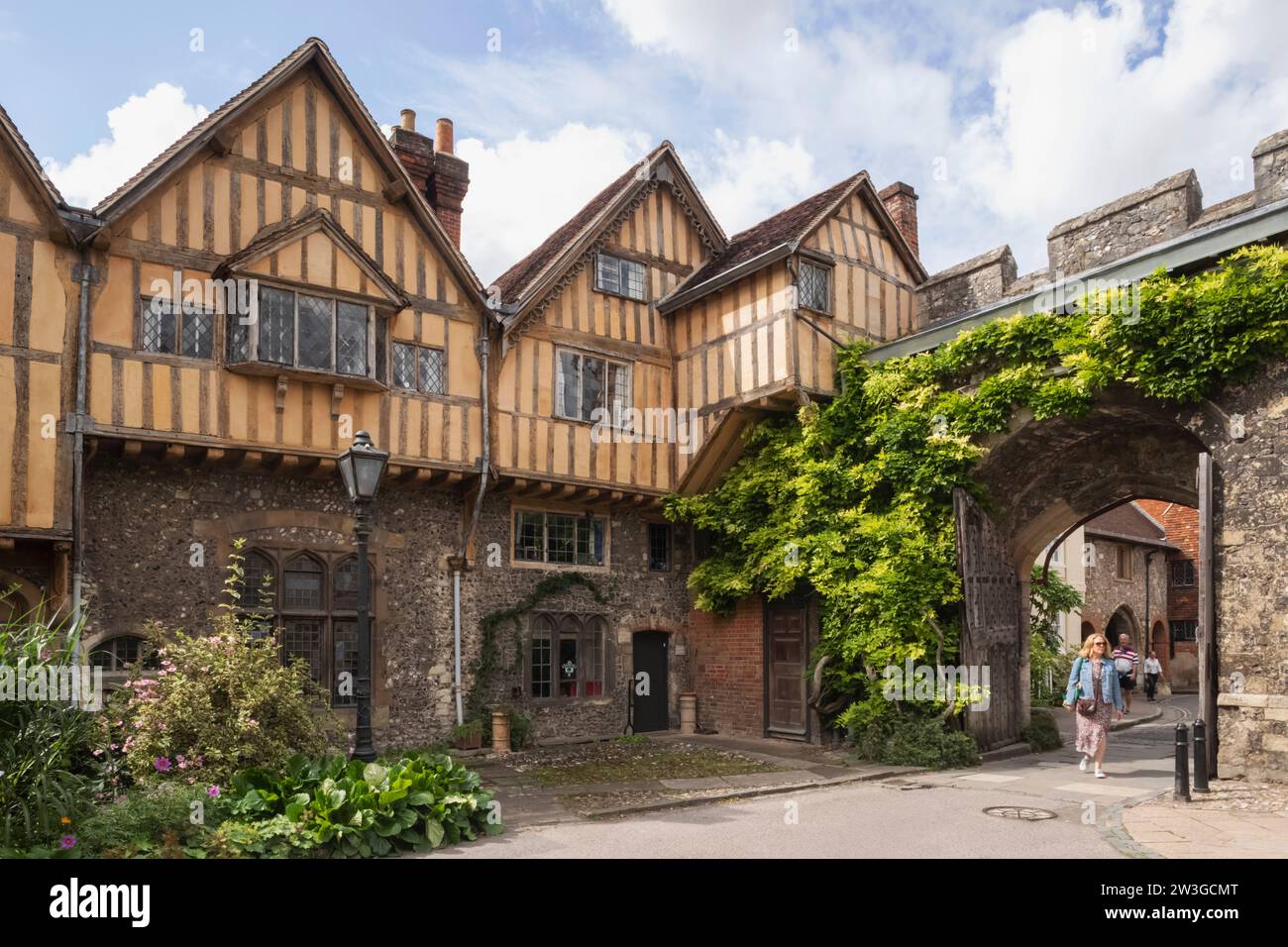 Winchester medieval gates hi-res stock photography and images - Alamy