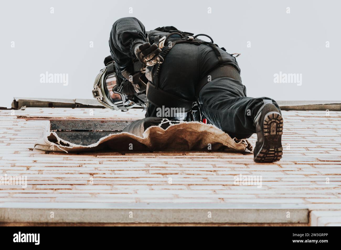 Two commandos train at the base. Climbers. SWAT, police ...