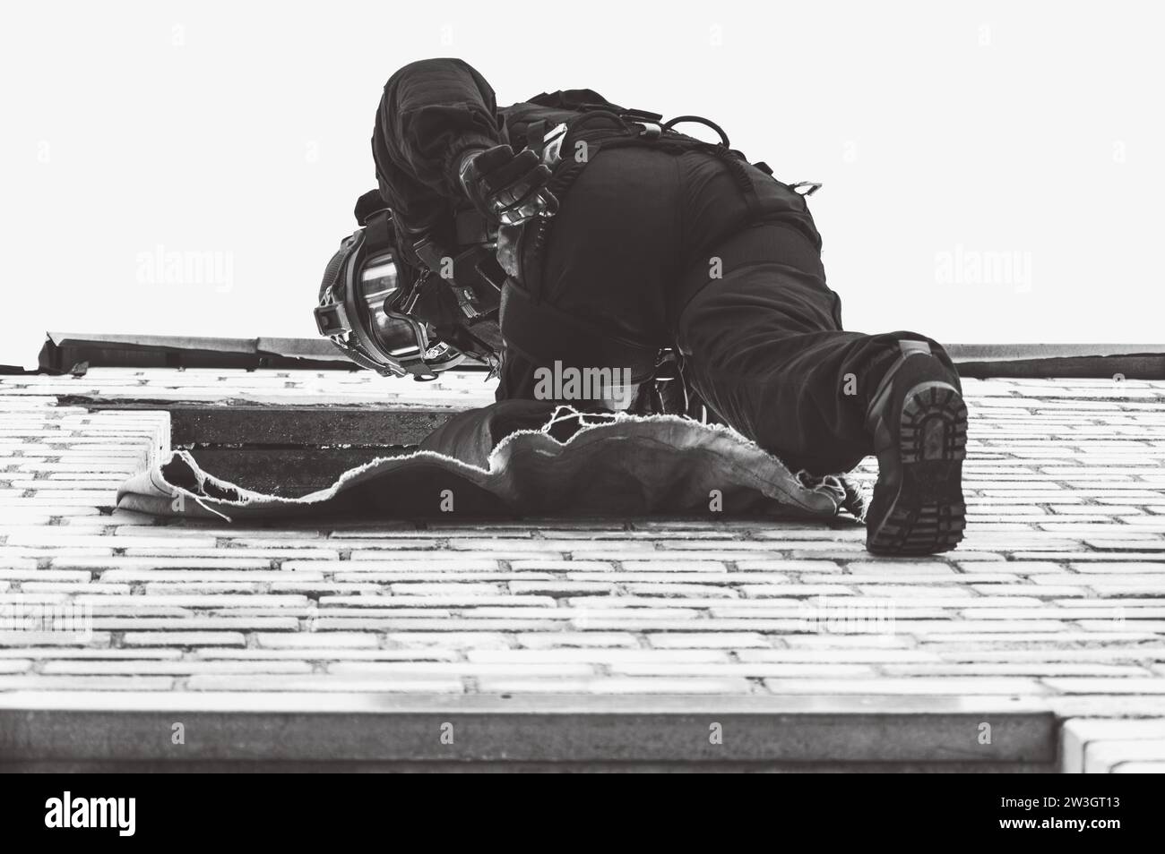 Two commandos train at the base. Climbers. SWAT, police ...