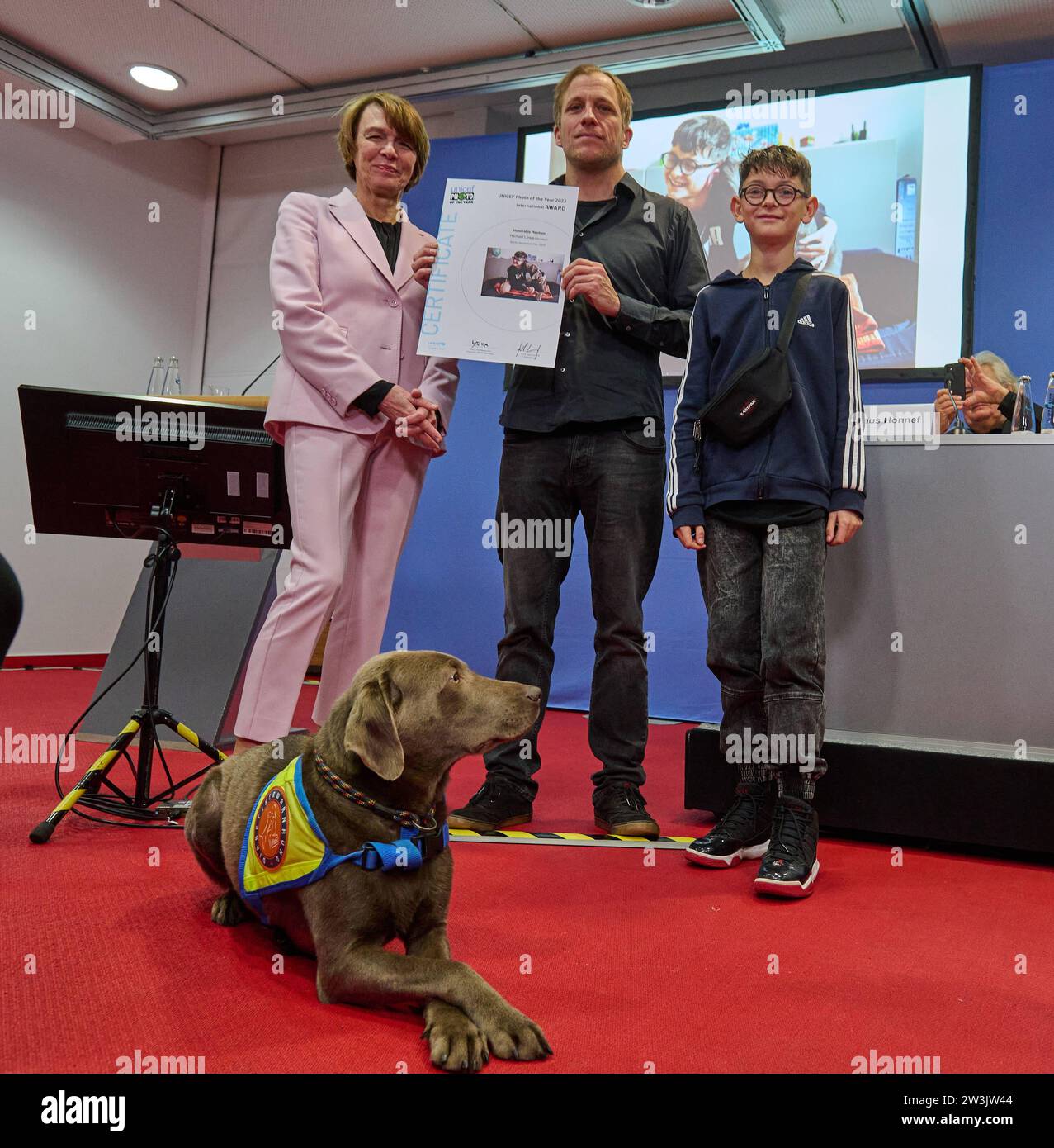 UNICEF-Schirmherrin Elke Buedenbender Büdenbender mit dem Fotografen ...