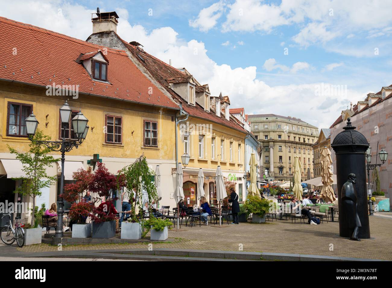 Cafe street scene zagreb croatia hi-res stock photography and images ...