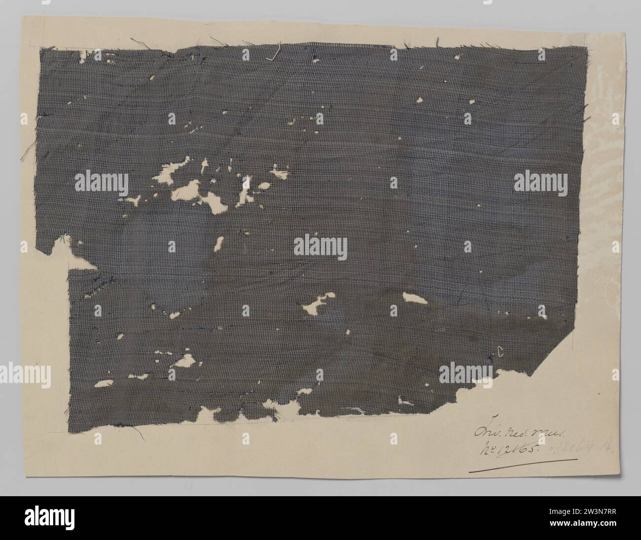 Silk tissue in blue and white sham pattern, anonymous, c. 600 - c. 699 ...