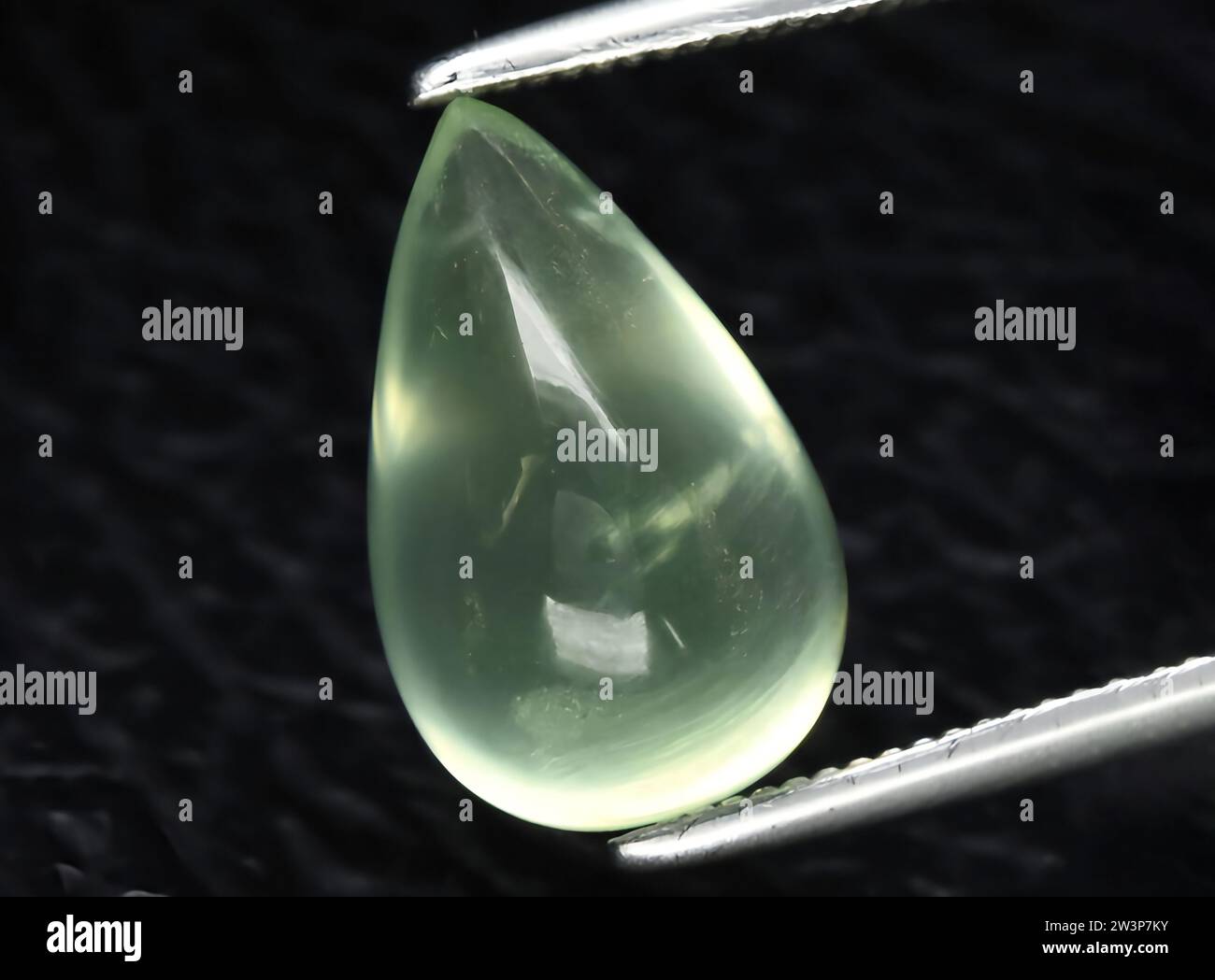Green apophyllite hi-res stock photography and images - Alamy