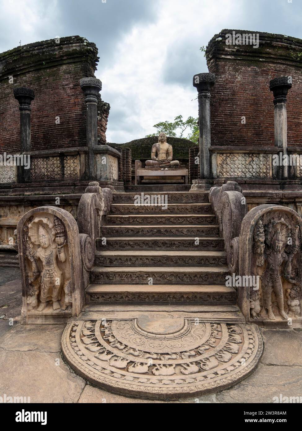 Round temple in Polonnaruwa, Sri Lanka Stock Photo - Alamy