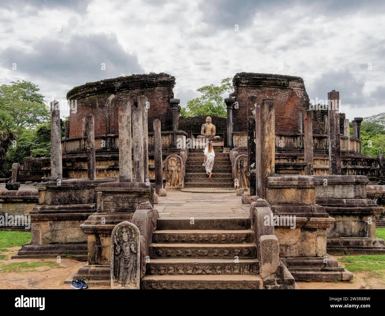 Round temple in Polonnaruwa, Sri Lanka Stock Photo - Alamy